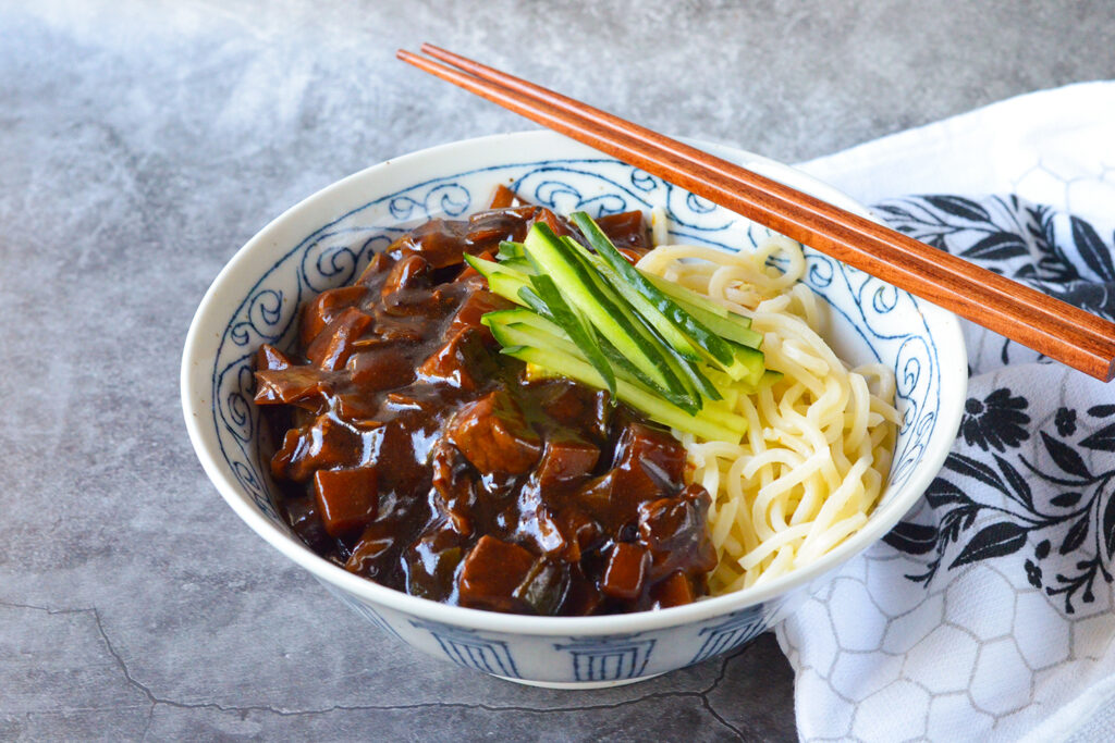 Korean Black Bean Sauce Noodles (Jjajangmyeon) | Asian Inspirations